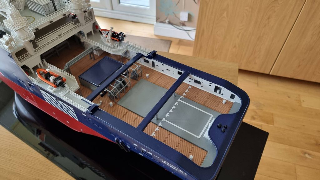 Abeilles Offshore support vessel Model Ship - IL010 - Premier Ship ...